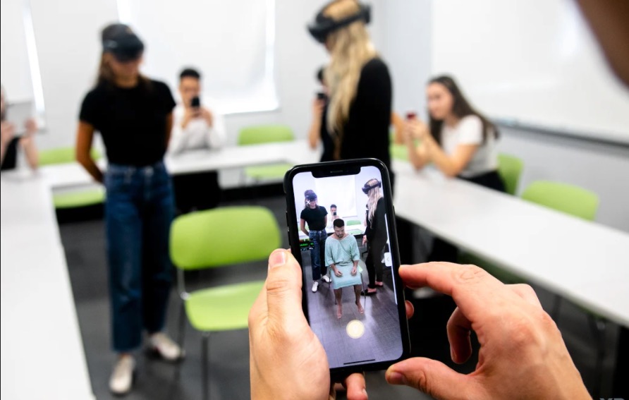 Holographic Standardized Patient Training for Remote Learning | GIGXR